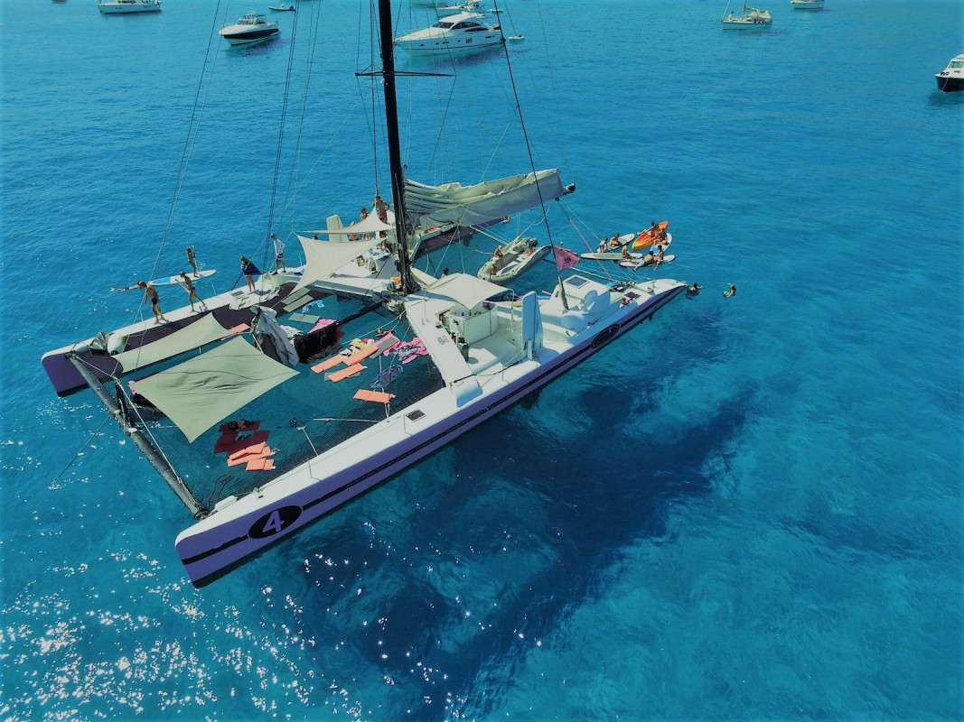 Croisières en Méditerranée en Catamaran rose | Caseneuve Maxi Catamaran Croisières en Méditerranée en Catamaran rose | Caseneuve Maxi Catamaran